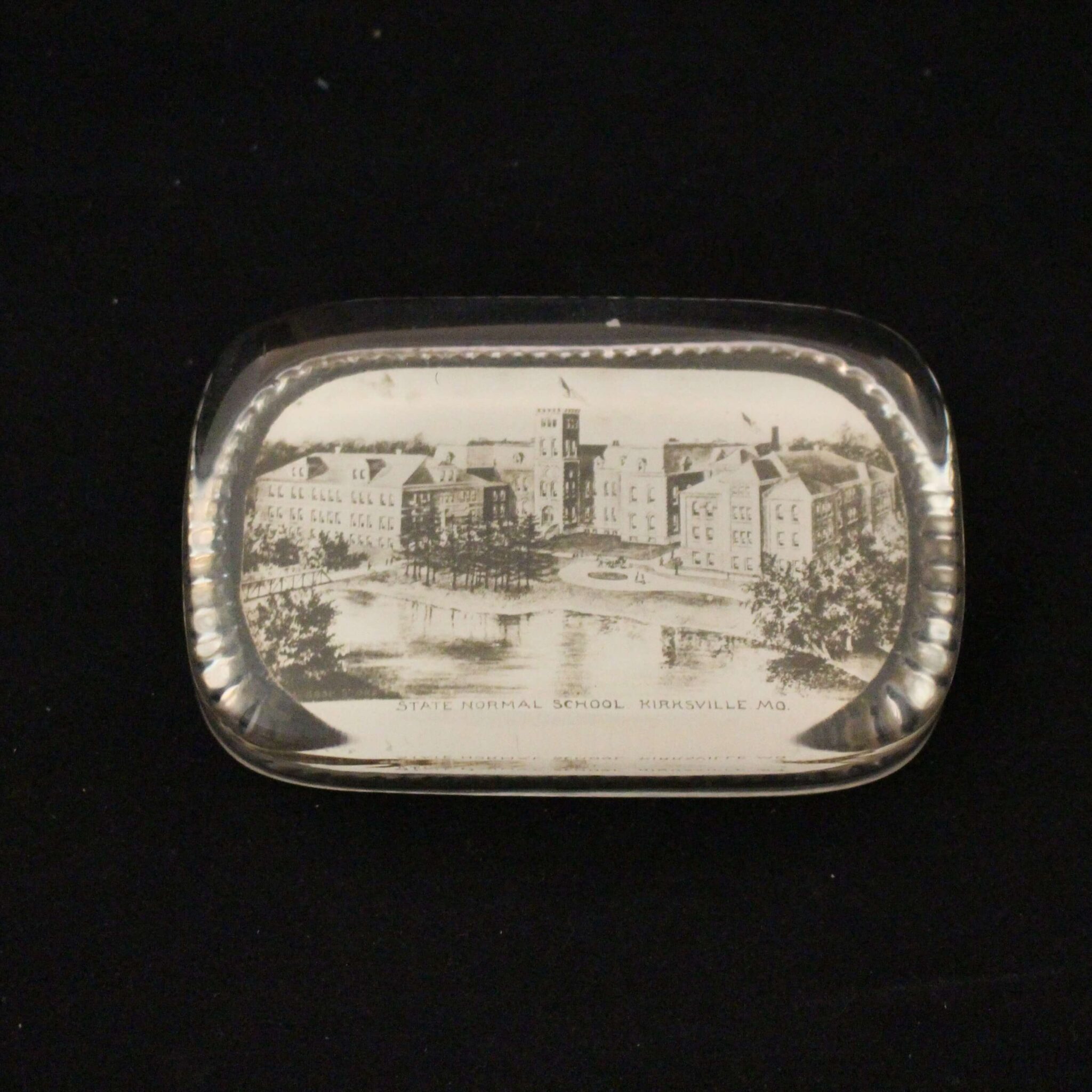 The Knobbs Paperweight Collection – Pickler Memorial Library