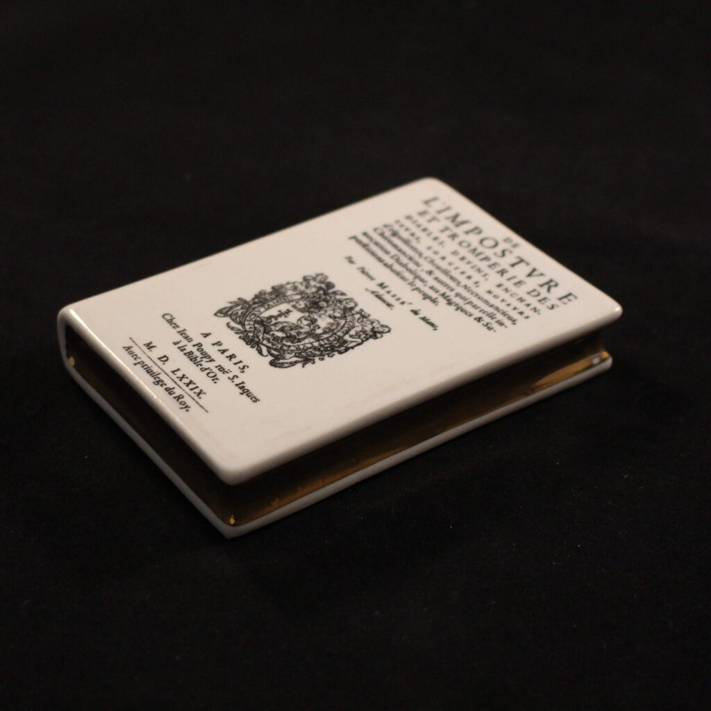 The Knobbs Paperweight Collection – Pickler Memorial Library